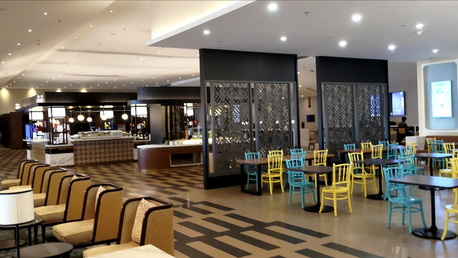 Malaysia Airlines business class lounge in Kuala Lumpur satellite ...