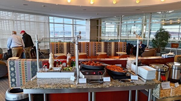 American Airlines Lounge at DCA (C Gates) is a Sad Little Lounge - Fly ...