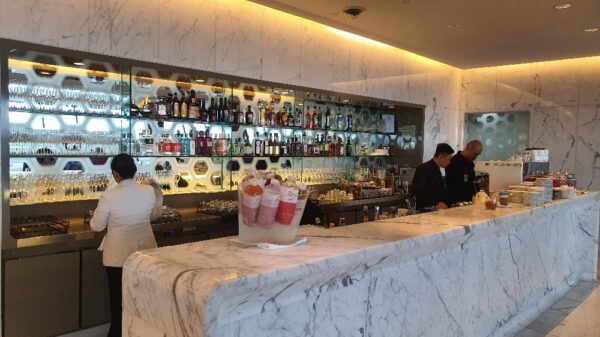 Qantas First Class Lounge in Sydney was an underwhelming experience ...