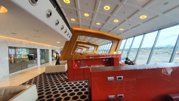 Qantas First Class Lounge in Sydney was an underwhelming experience ...