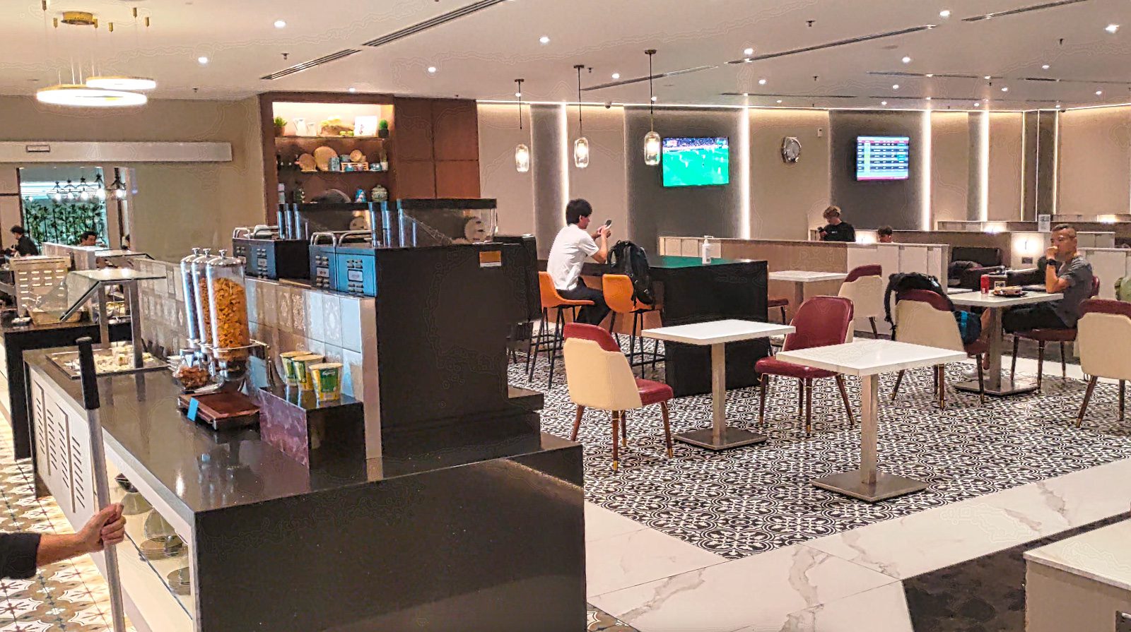 Onko OP Lounge Helsinki-Vantaalla hyvä? - Fly for Points