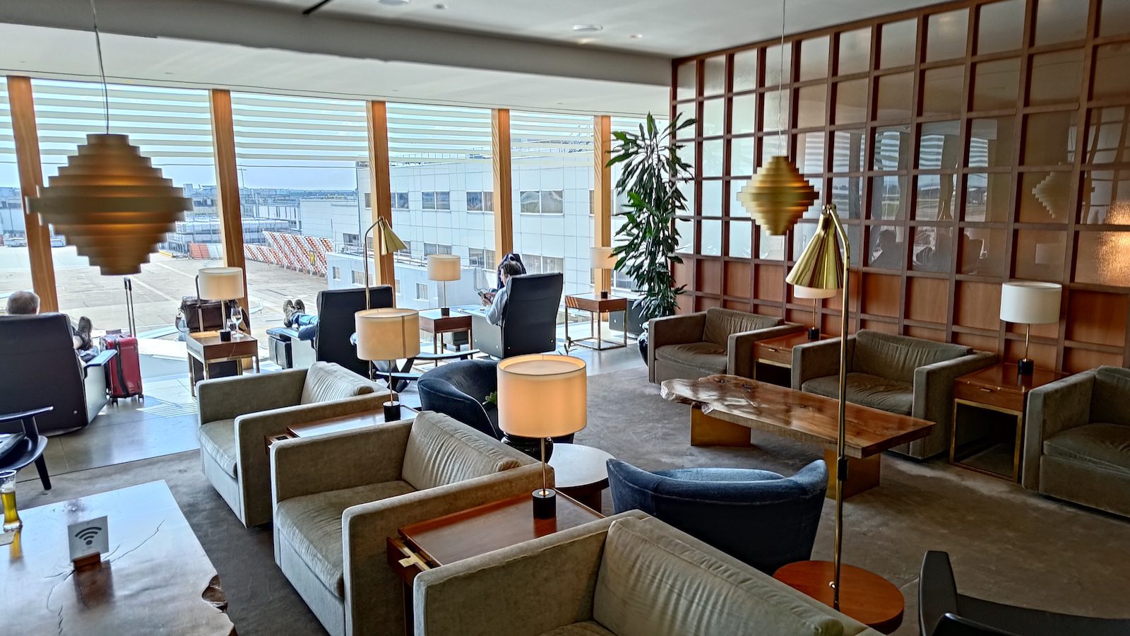 How Luxurious is Cathay Pacific First Class lounge at Heathrow? - Fly ...