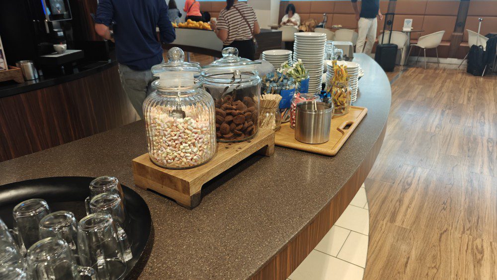 KLM Crown Lounge 25 (Schengen) – Amsterdam Schiphol - Fly for Points